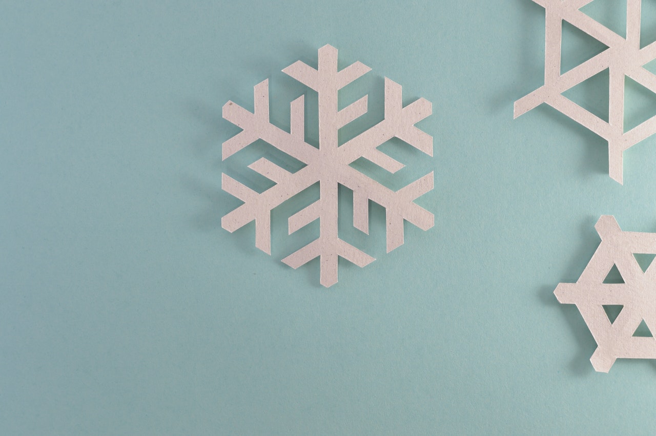 DIY Snowflake Crafts | Holiday Fun | Great Wolf Blog