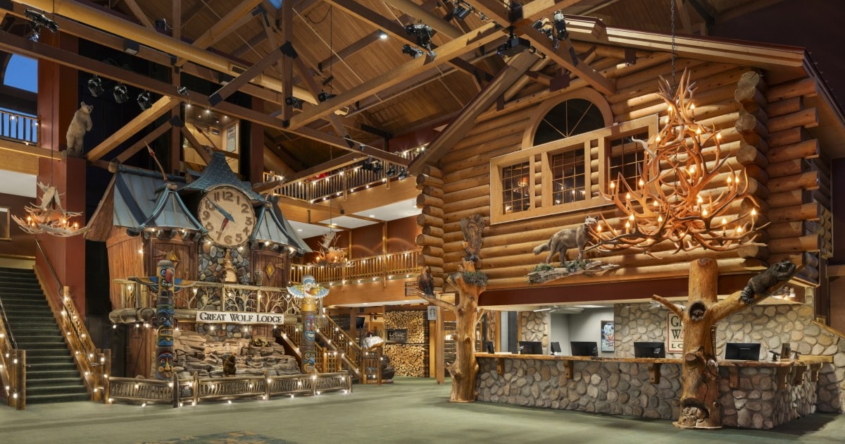 The Great Clock Tower Show | Great Wolf Lodge Wisconsin Dells