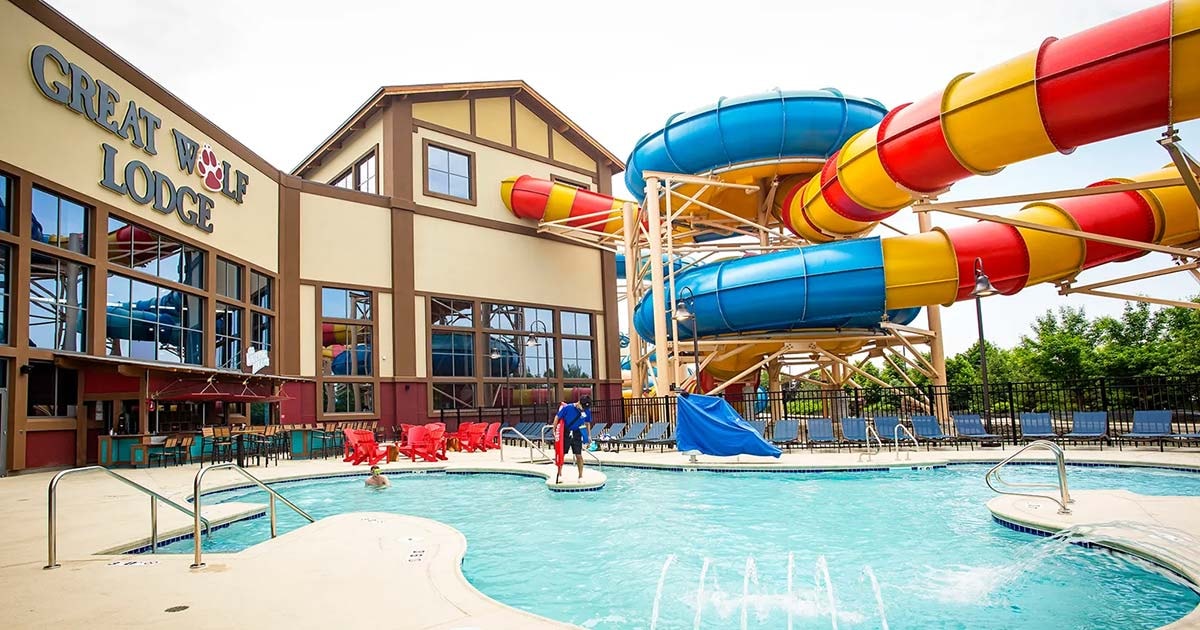 Raccoon Lagoon | Outdoor Pool | Great Wolf Lodge Chicago / Gurnee, IL