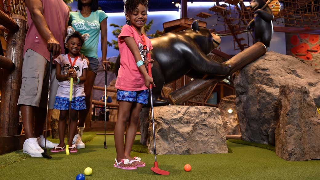 Howl in One Mini Golf | Attractions | Great Wolf Lodge Houston ...