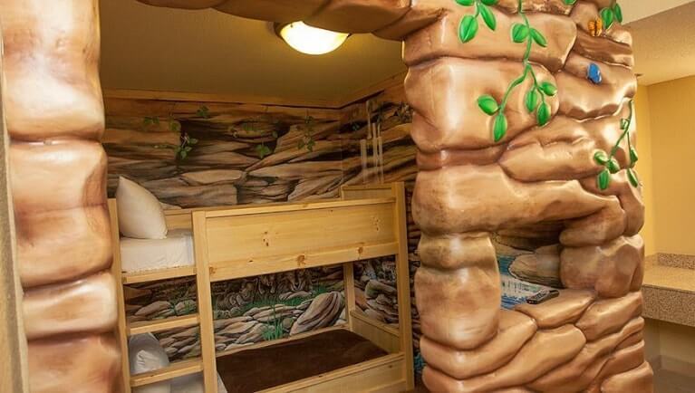 Royal Wolf Den Suite | Premium Suite | Great Wolf Lodge Boston ...