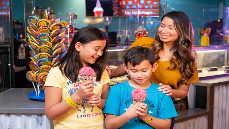 Family Dining Options | Niagara Resort | Great Wolf Lodge