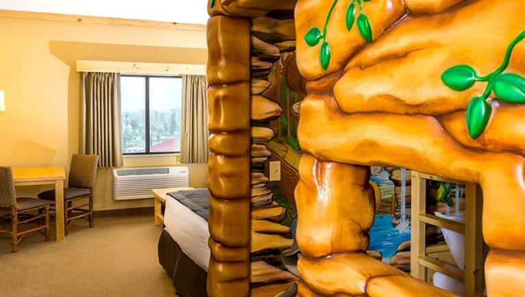 Wolf Den Hotel Suites | Anaheim Resort | Great Wolf Lodge